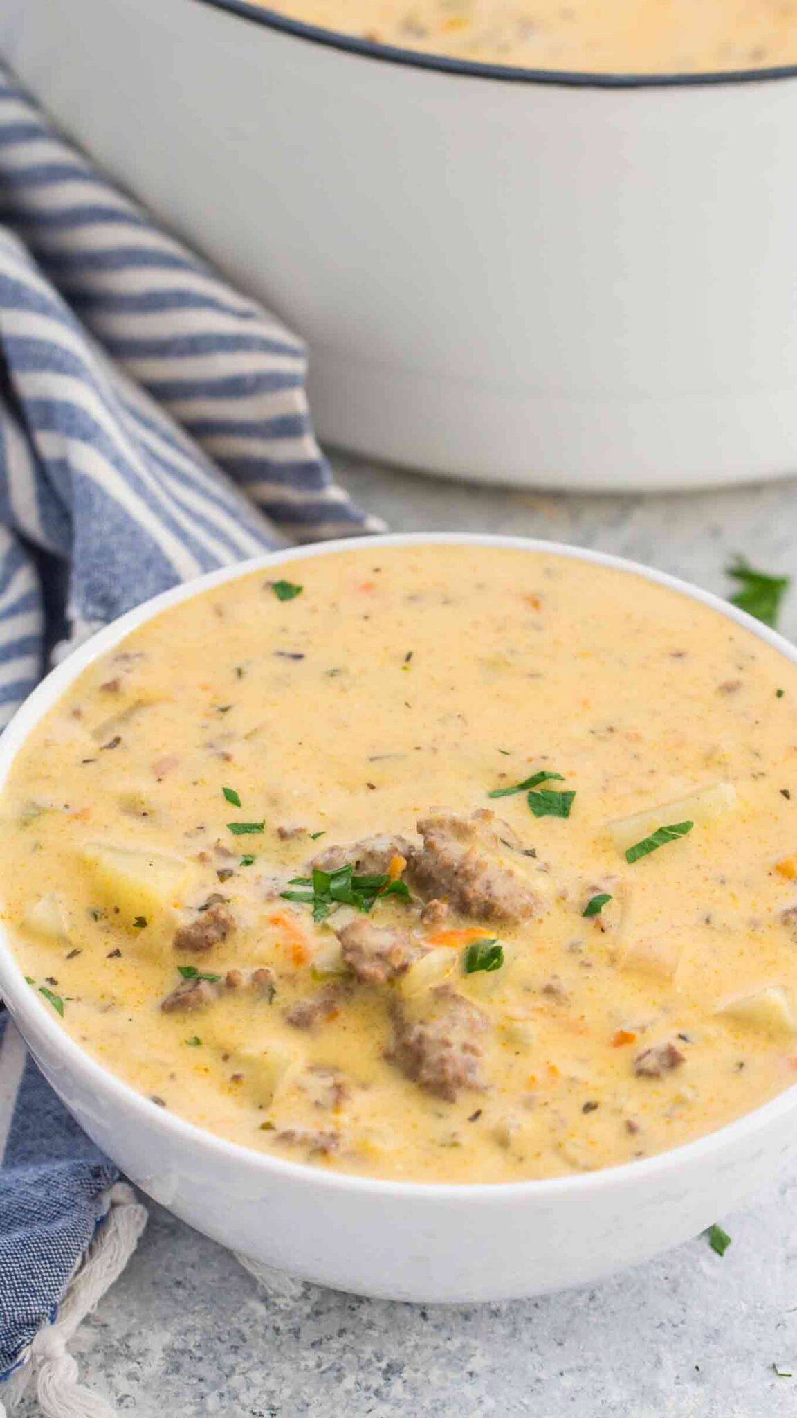 Best Cheeseburger Soup Recipe [VIDEO] - Sweet and Savory Meals