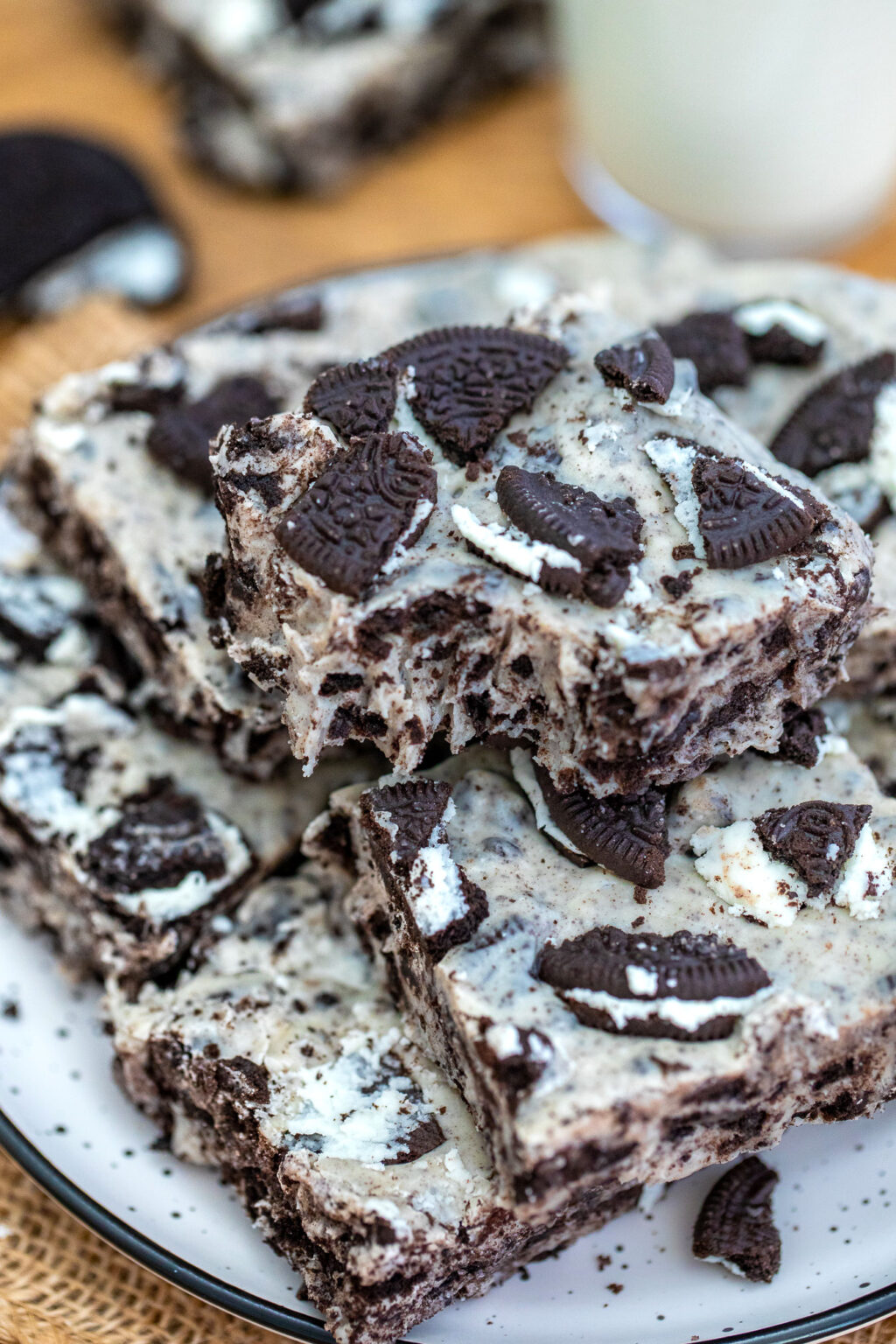 Easy Oreo Fudge [Video] - Sweet and Savory Meals