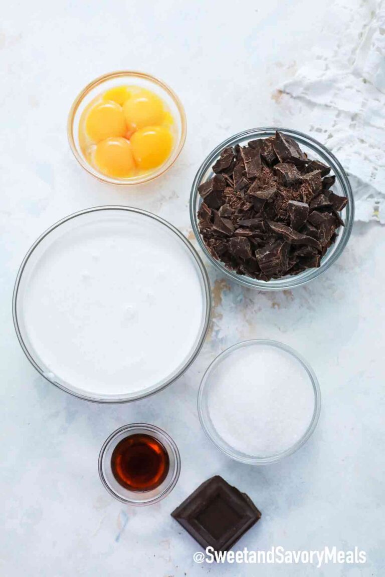 Easy Chocolate Mousse - Sweet and Savory Meals