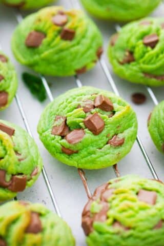 Pudding Mint Chocolate Chip Cookies - Sweet and Savory Meals