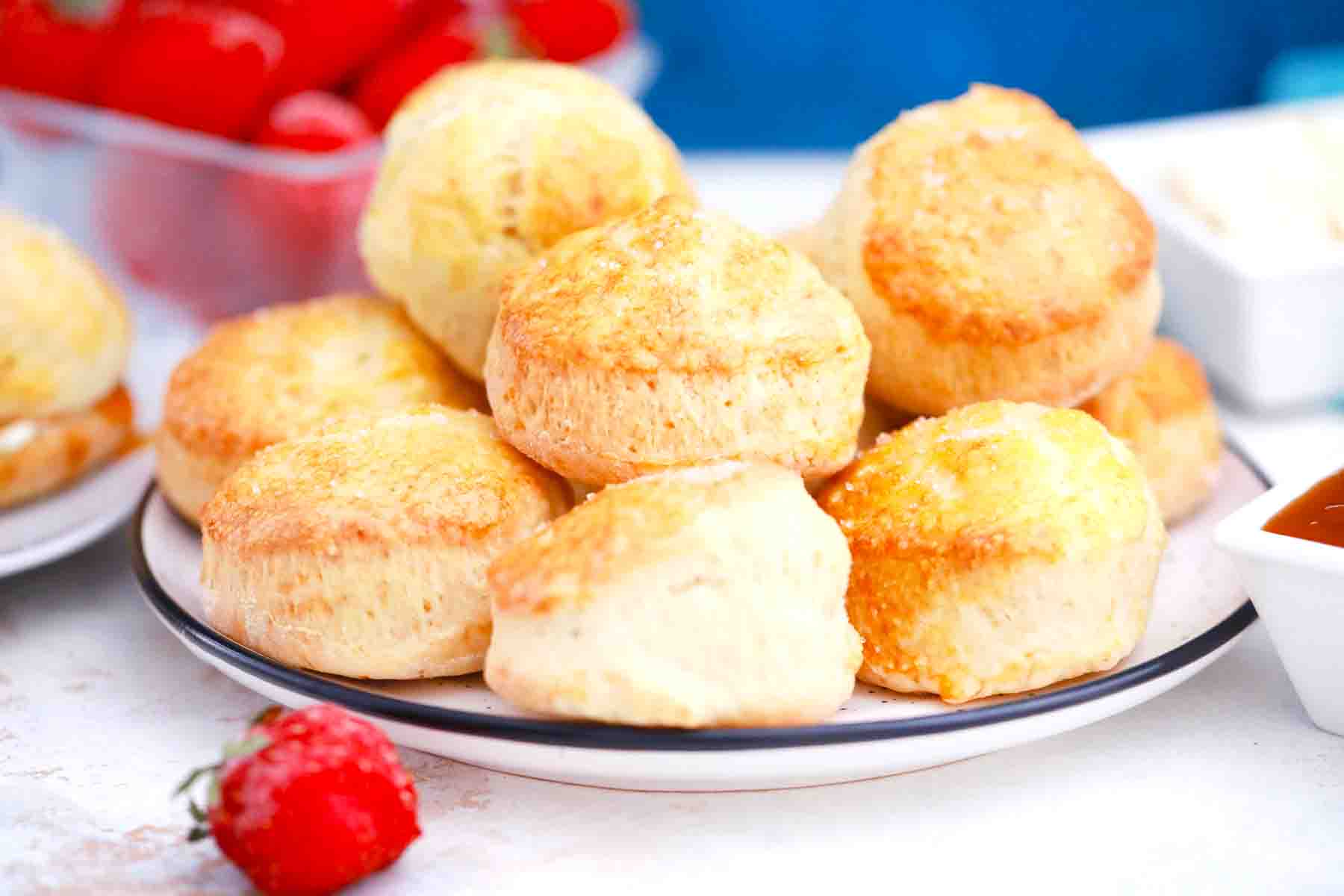 Best Buttery British Scones Recipe [Video] - S&SM