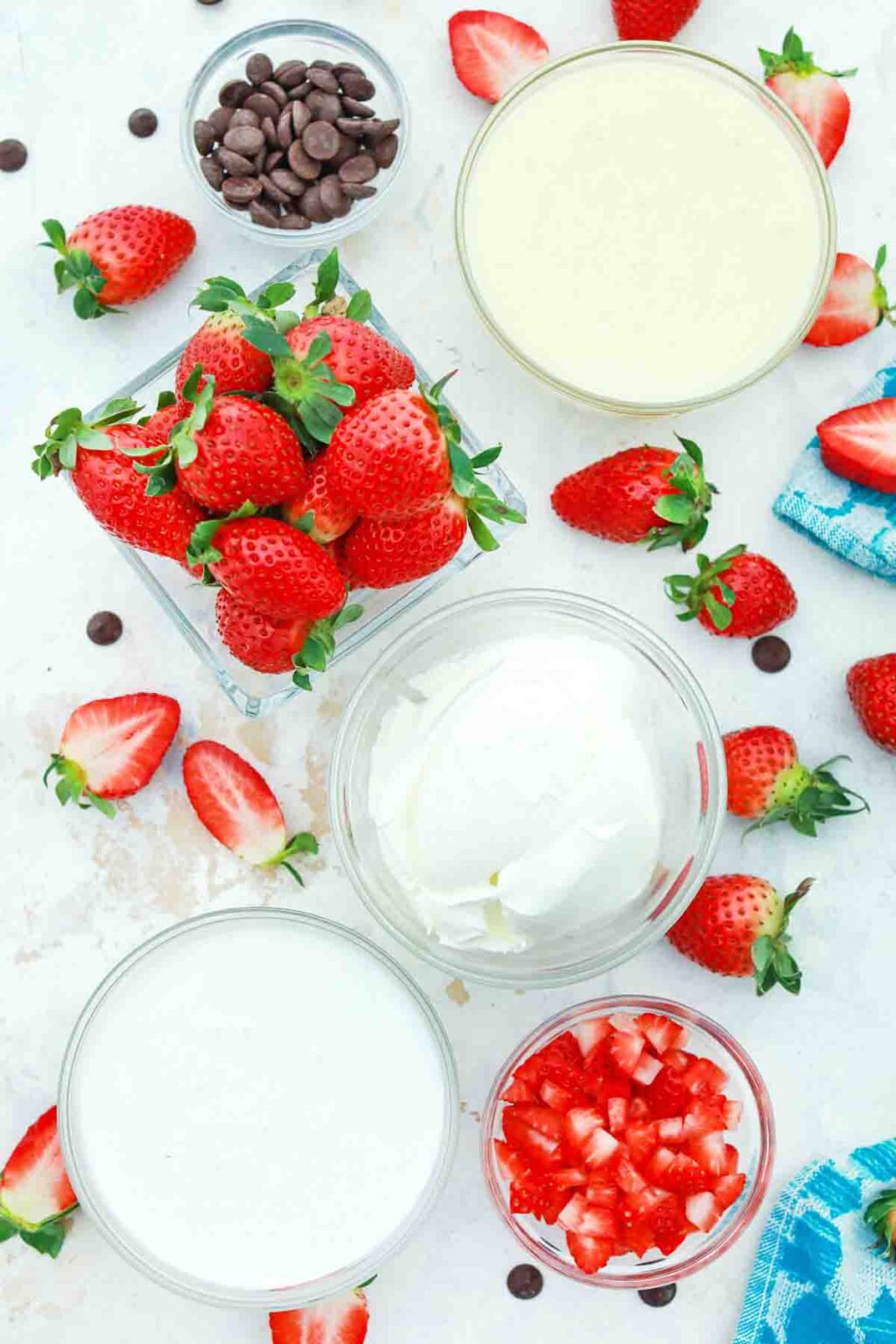 Strawberry Delight Recipe (5-Minute Dessert!) - Sweet and Savory Meals